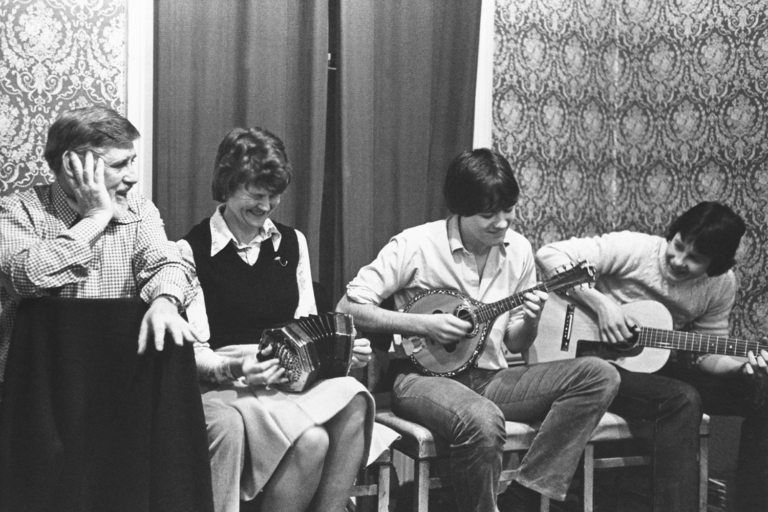 Biography - Ewan MacColl